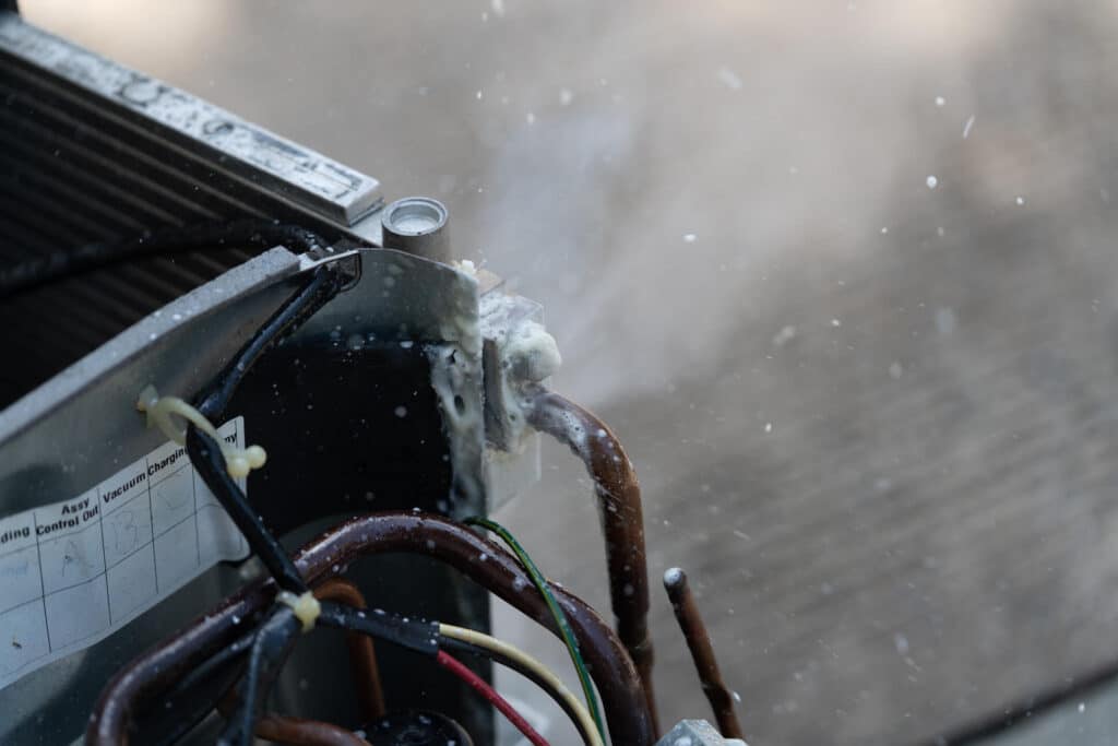 8 Signs Of A Refrigerant Leak & What To Do Next